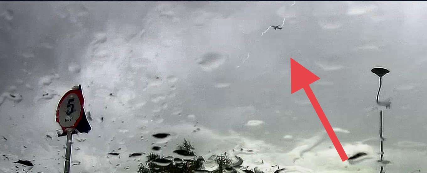 SEE: Plane hit by lightning soon after take-off - I Love South Africa